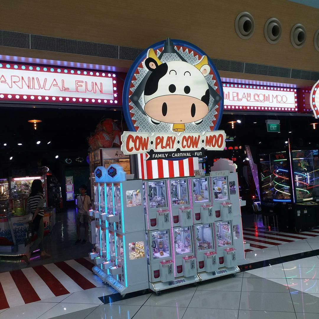 Cow Play Cow Moo Arcade Staff Snatches Toy Away After Successful Claw ...
