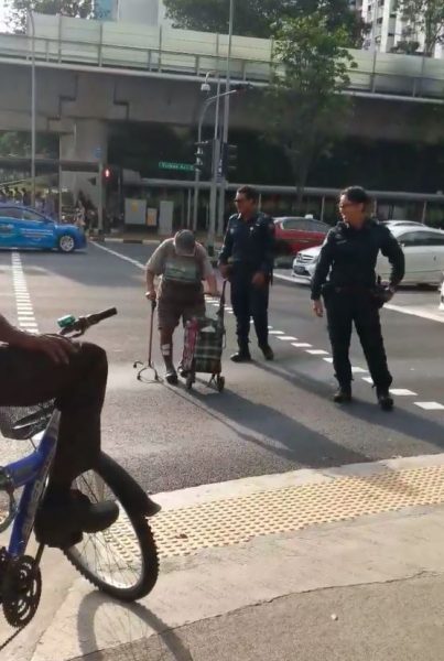 Kind Police Stop Traffic At Yishun Junction To Help Elderly Uncle Cross ...