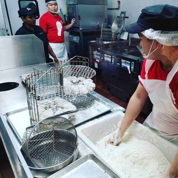 KFC Tampines Mall's Open Kitchen Is Like Din Tai Fung's Glass Gallery ...