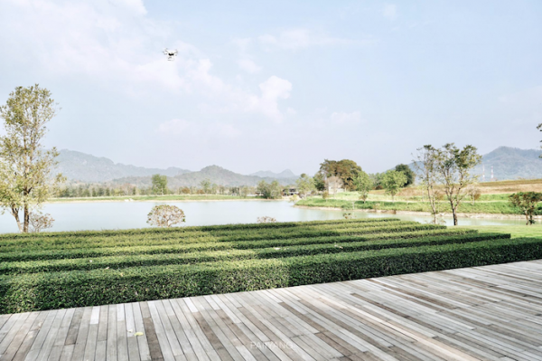 Thailand's Pirom Cafe Has A Hedge Maze Garden, Scenic Lake & A $3 ...