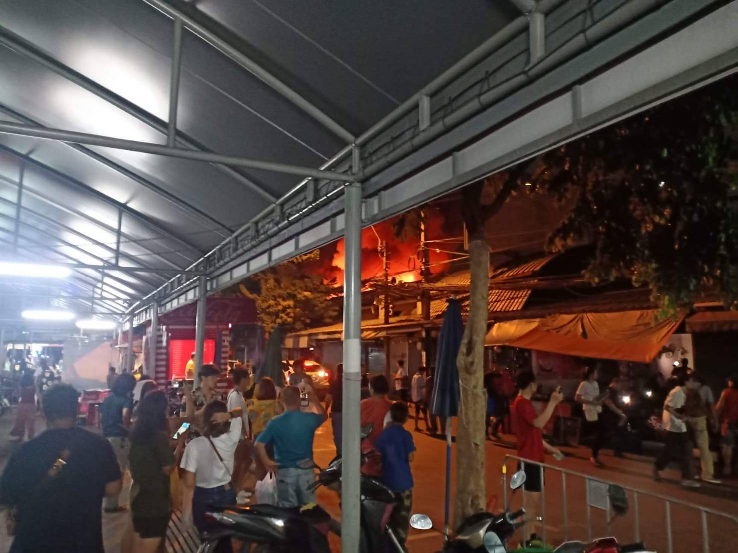 Bangkok's Chatuchak Market Catches Fire & 110 Shops Were Destroyed In ...