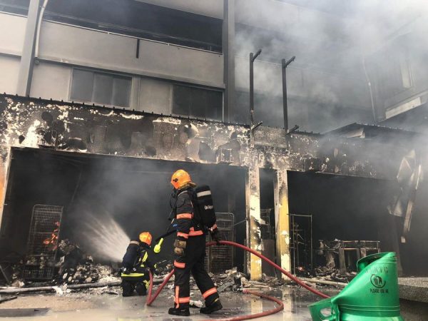 Massive Ang Mo Kio Fire Breaks Out Near Blk 720 Shophouse; SCDF ...