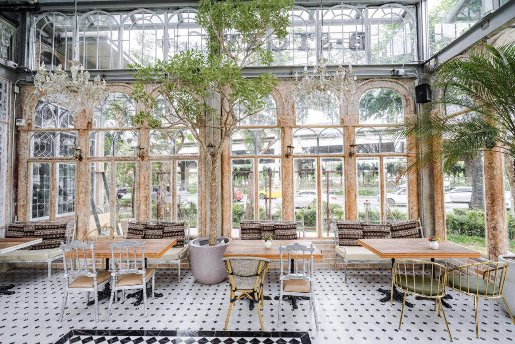 Vintage B-Story Cafe Garden In Bangkok Has European-Inspired Decor ...