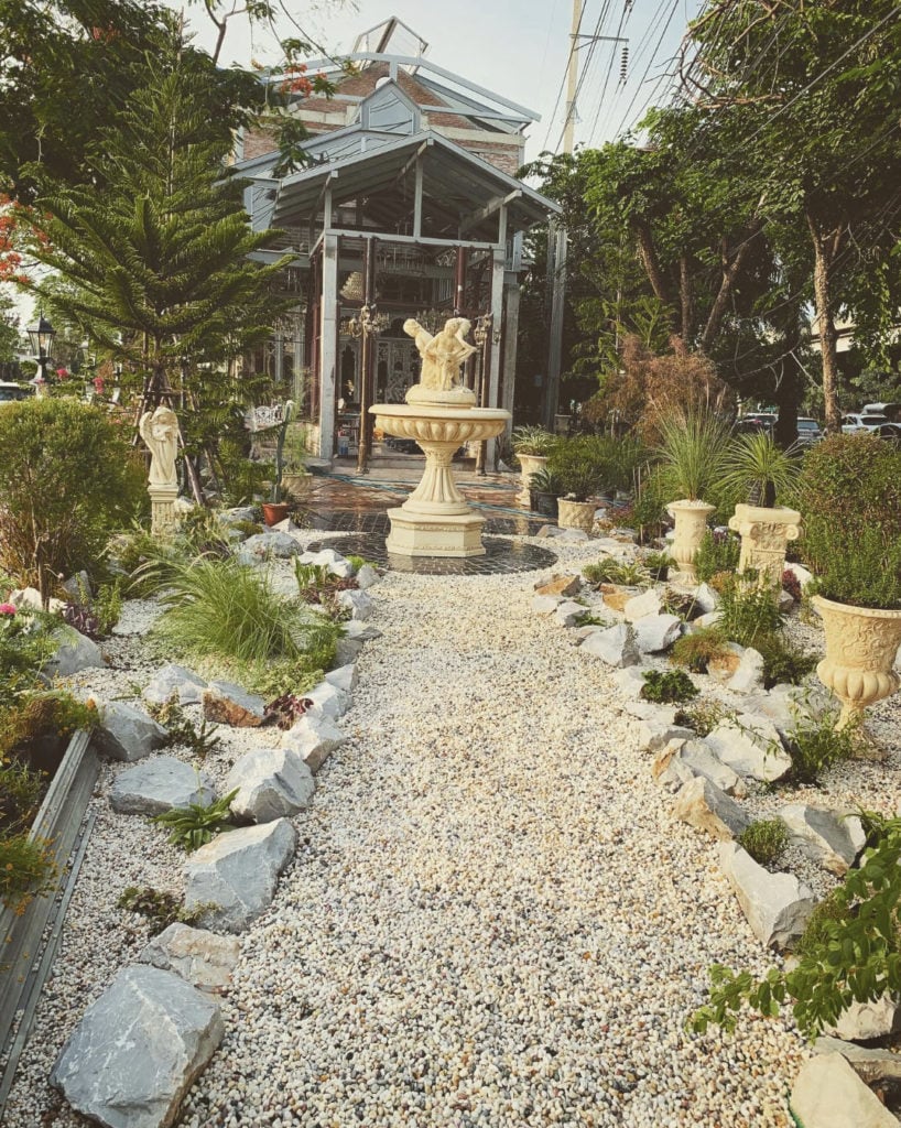Vintage B-Story Cafe Garden In Bangkok Has European-Inspired Decor ...
