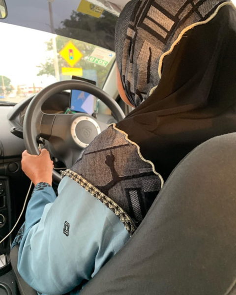 Elderly Lady Drives Grab In M’sia To Support Husband With Cancer ...