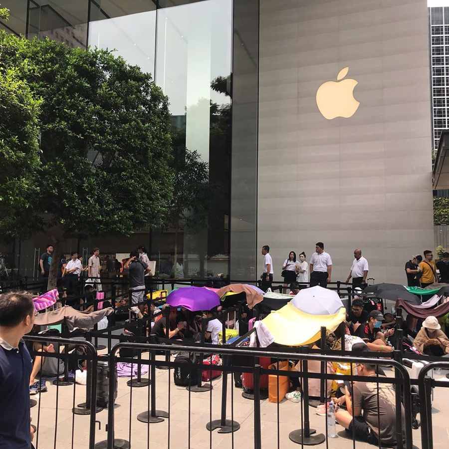 Orchard Apple Store Sees Snaking Queues For iPhone 11 One Day Ahead Of ...
