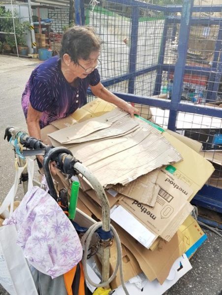 S'porean Cardboard Collectors Earn 4-5 Cents/Kg, Paper Towkay Reveals ...