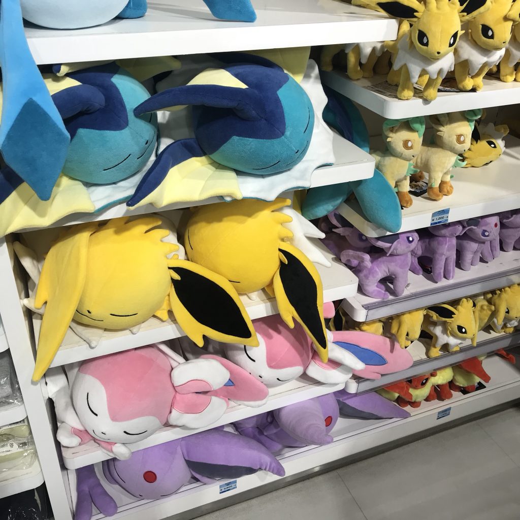 S'pore Trainers Swarm Pokemon Center To Pick Sword & Shield Starters On ...