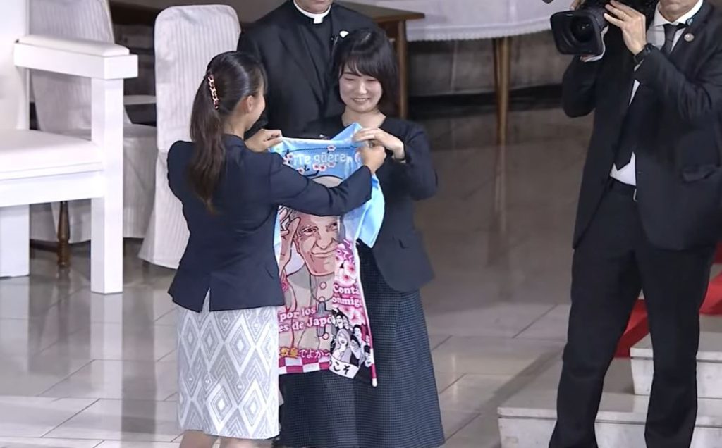 Pope Francis Wears Mini-Me Kimono Shirt In Japan, Thumbs Up Pic Blesses ...