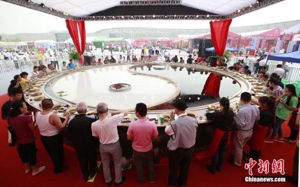 World's Largest Hotpot In China Feeds 56 At One Go, Can Jio Your ...
