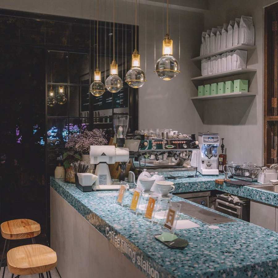 JJ Lin's New Café In Shanghai Sees 14-Hour Long Queue, Coffee Being ...