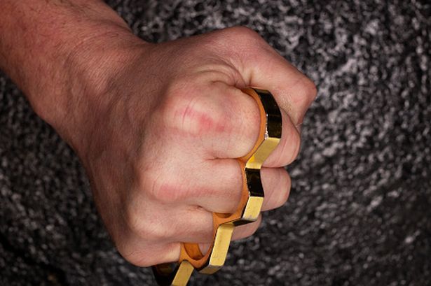 Police Sergeant Gets Hit 3 Times By Man With Knuckle Duster, Stays ...