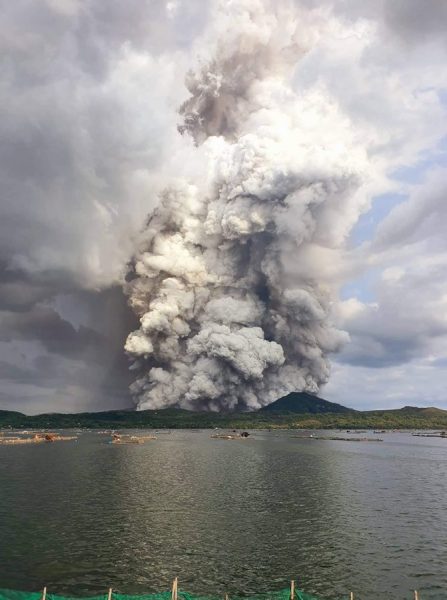 Filipino Couple Gets Married As Volcano Erupts Behind Them, Ends Up ...