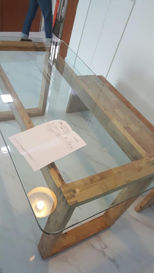 S'pore Lady's Glass Table Explodes During Steamboat Dinner, Guests ...