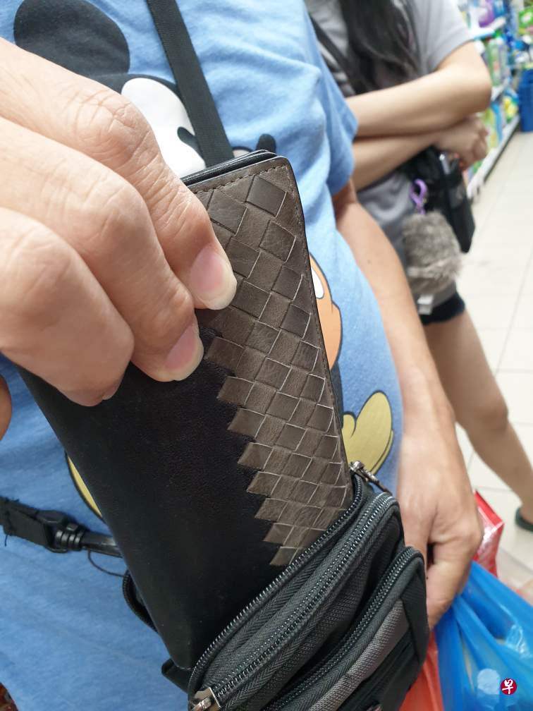S’pore Moviegoer Loses Wallet Containing $800 At Pasir Ris Cinema ...