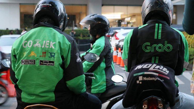 Grab & Gojek Reportedly Thinking Of Merging, Everyone's Worried About ...
