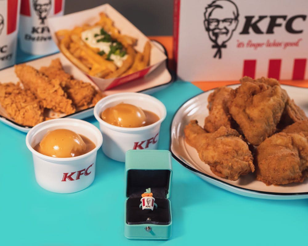 KFC Fried Chicken Bucket Rings Soon On Deliveroo Allow You To Finally ...