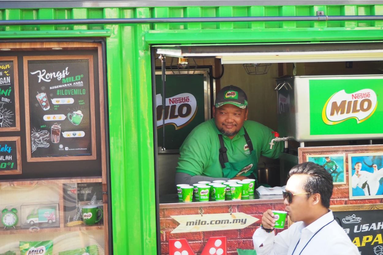 Reporters Covering M’sia Politics Get Free Milo & Portable Chargers ...