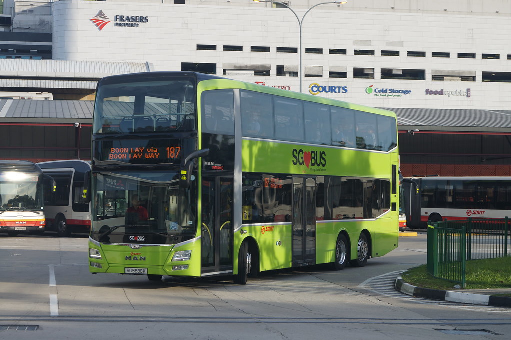 SMRT Bus Driver Remembers Regular Passengers & Greets Them Everyday ...