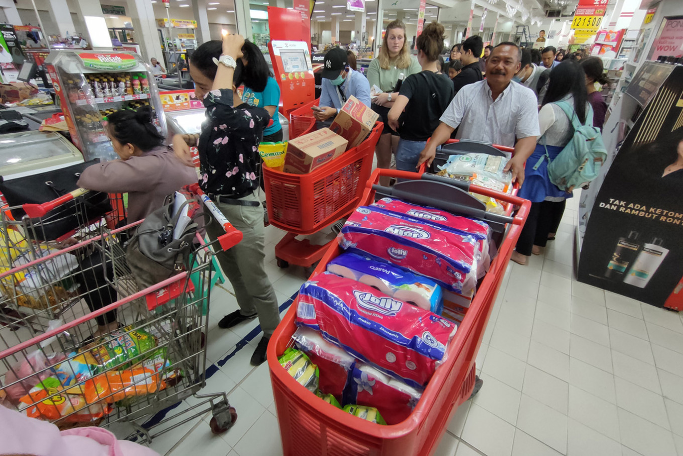 Jakarta Is Latest City Hit By Covid 19 Panic Buying As President Urges