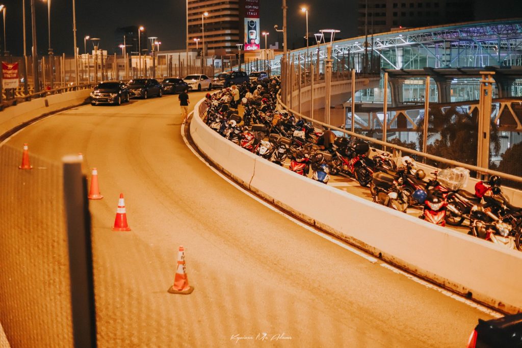 Johor Customs See Long Lines Of M'sians Returning Due To 'Circuit ...