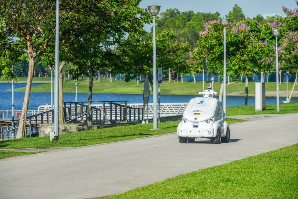 PUB's Talking Robot At Bedok Reservoir Is Now A Safe-Distancing ...