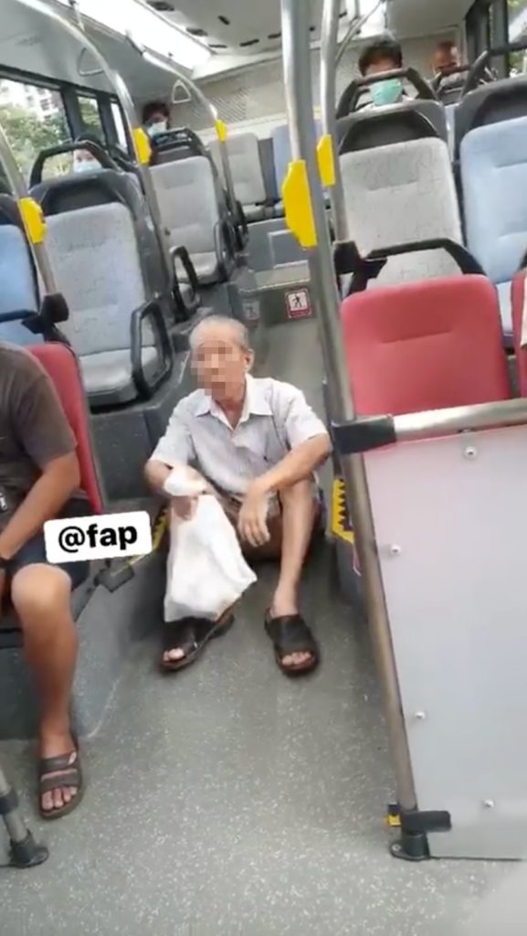SMRT Bus Driver Calmly Tells Elderly Uncle To Sit Alone, Netizens ...