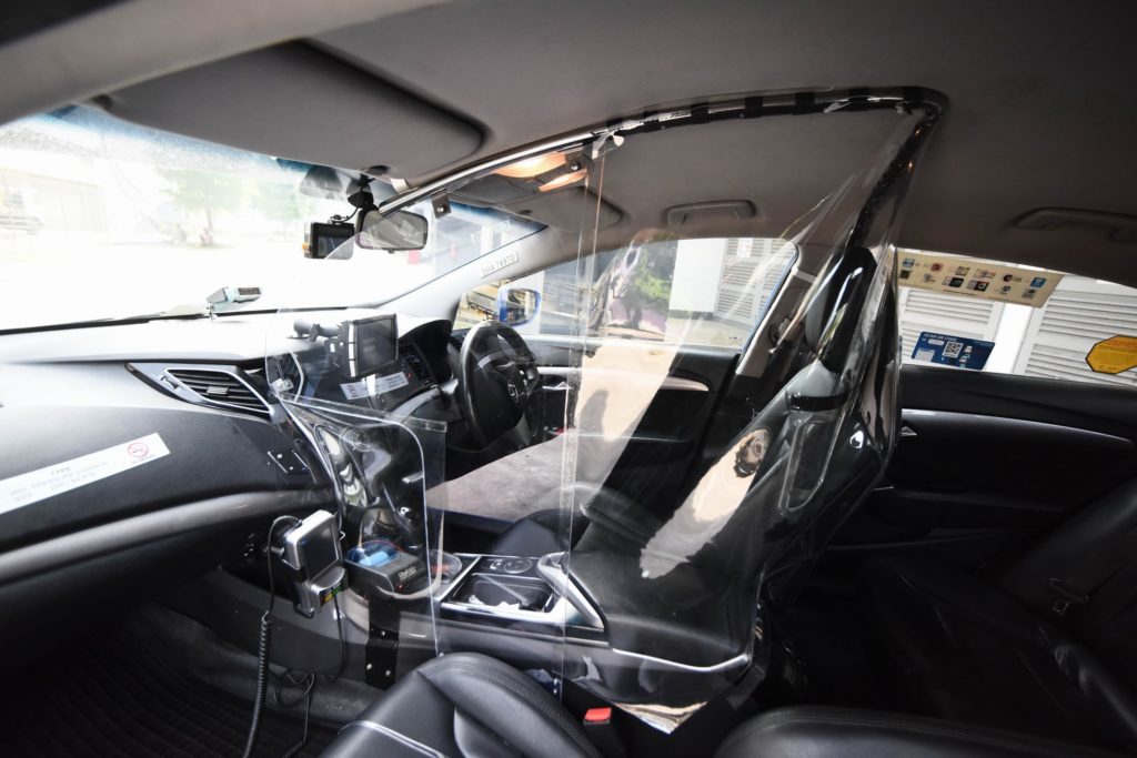 400 S'pore Taxis Have Plastic Shield As Extra Covid-19 Protection, May ...