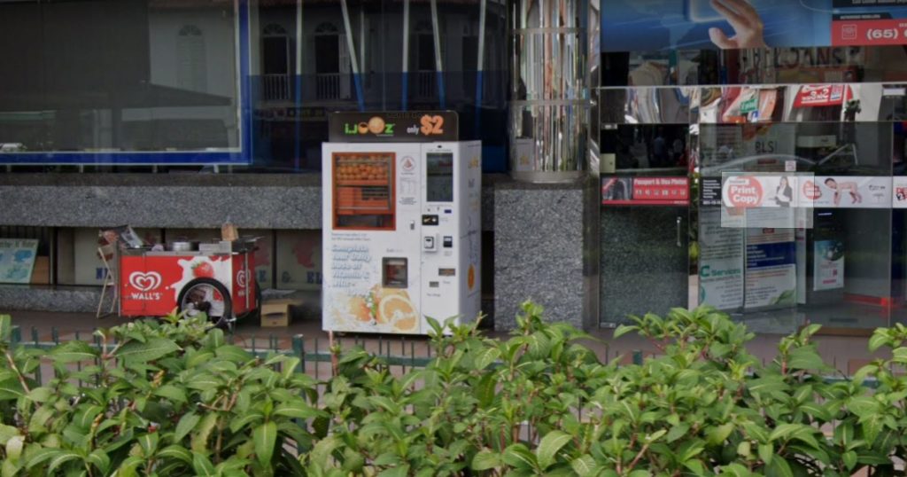 87-Year-Old Sim Lim Ice Cream Uncle Resumes Work, Netizens Pledge Support