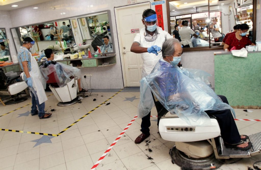 M'sian Barber Shop Cuts 120 Customers' Hair In 2 Hours, Goes Viral For ...