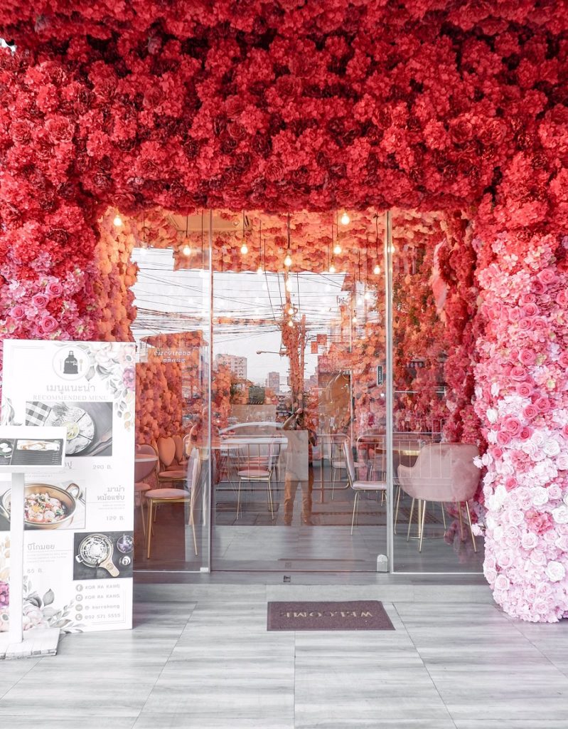 Bangkok's "Flower Tunnel" Café Has Walls Covered With Pastel Pink ...