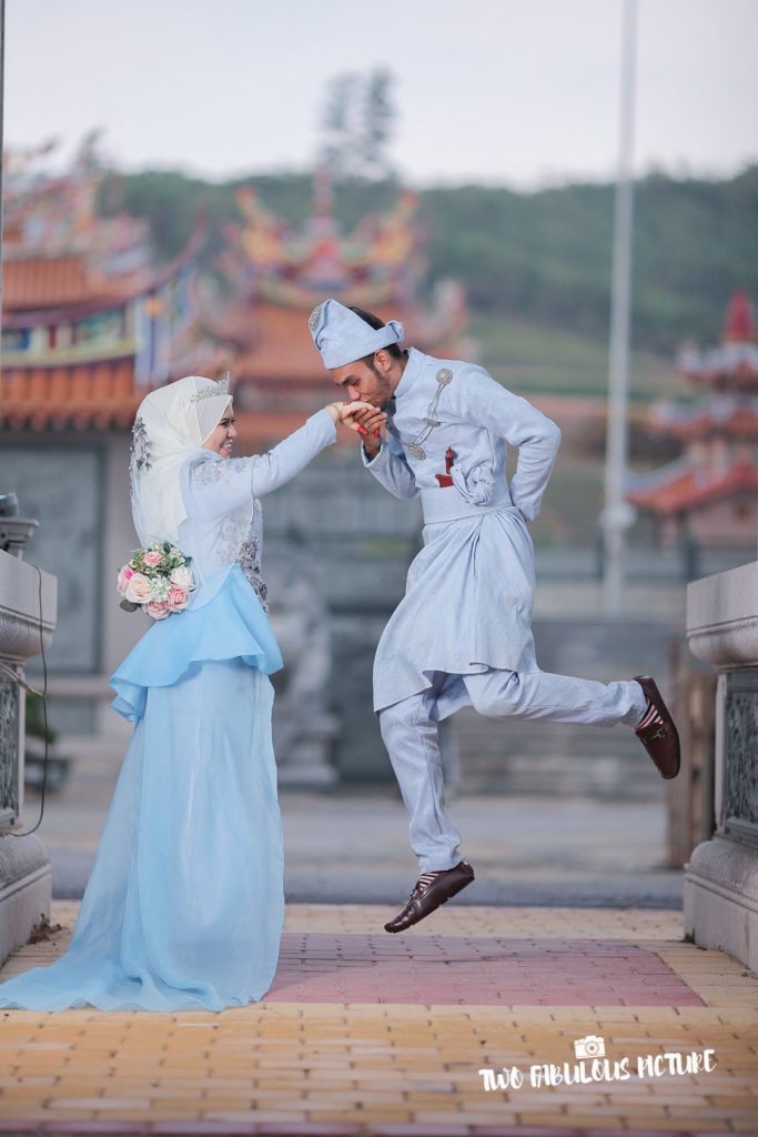 Couples Love This Majestic Temple For Wedding Photos, Shows Cultural ...