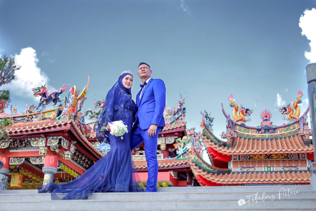 Couples Love This Majestic Temple For Wedding Photos, Shows Cultural ...
