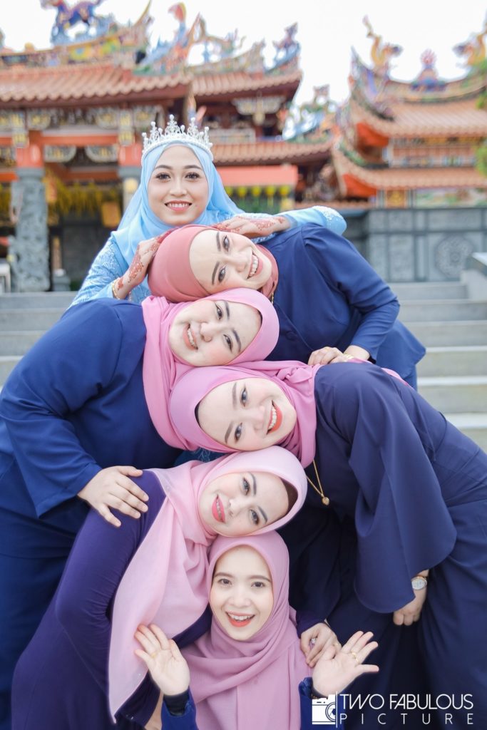Couples Love This Majestic Temple For Wedding Photos, Shows Cultural ...