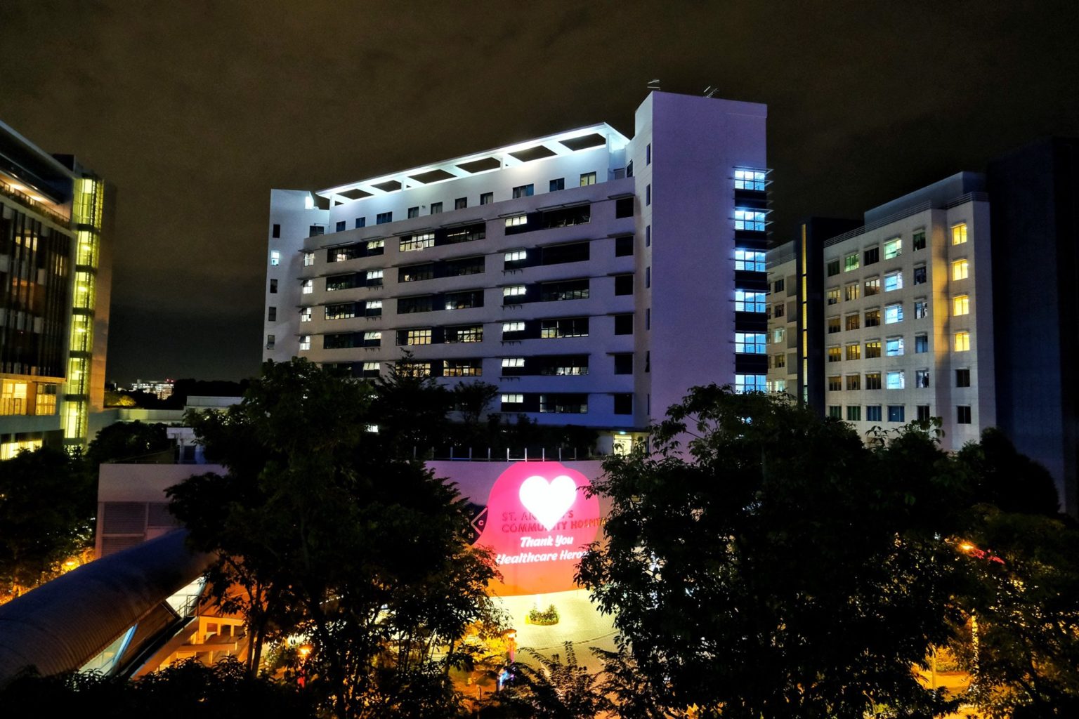 Changi General Hospital Lights Up With S'pore Colours To Honour ...