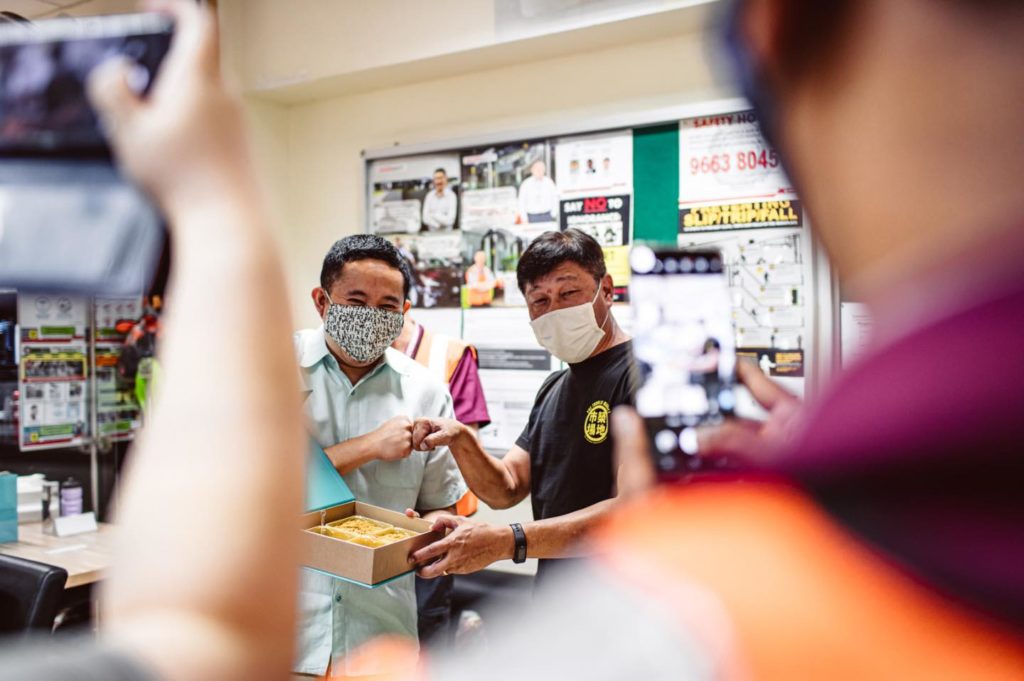 Ex-MP Amrin Amin Given Calligraphy By Woodlands Bus Captains, As They ...