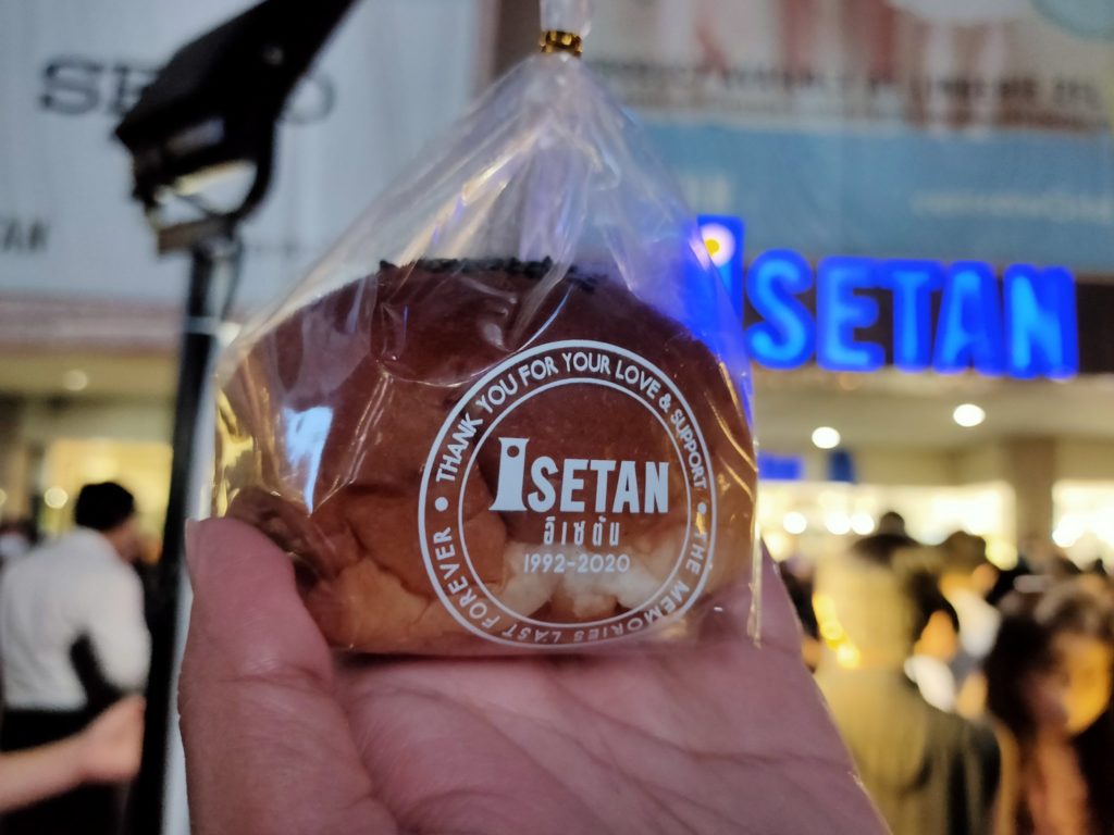 Massive 6-Floor Isetan Closes In Bangkok, Employees Thank Shoppers For ...