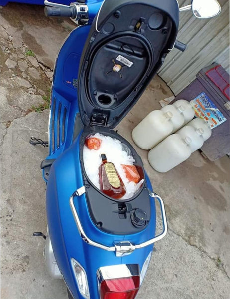 Motorcycle Riders Pack Ice Cubes In Seats, Use Them As Mini Cooler Boxes