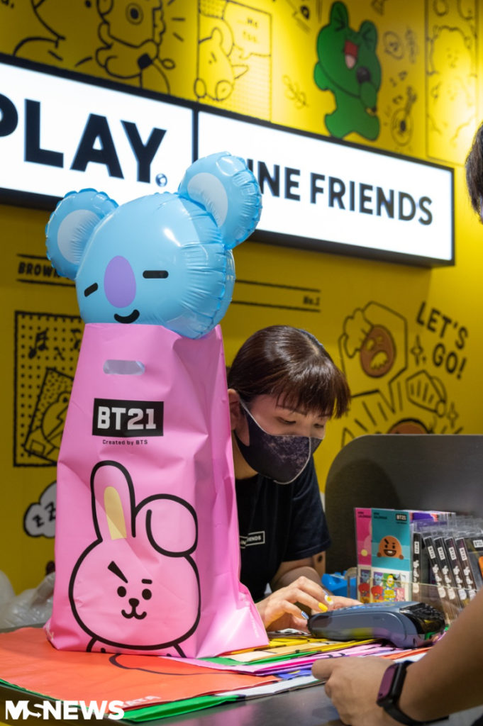 PLAY LINE FRIENDS Store In Funan Has S'pore Exclusive Bags & 2.8m Sally ...