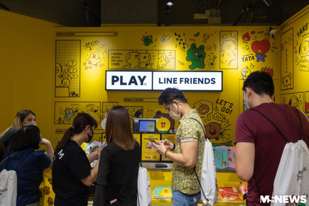 PLAY LINE FRIENDS Store In Funan Has S'pore Exclusive Bags & 2.8m Sally ...