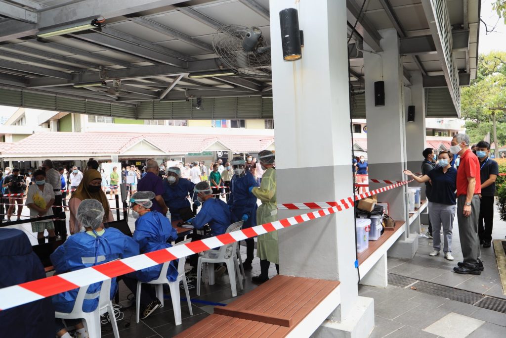 AMK Hawkers & Cleaners Get Covid-19 Tests, PM Lee Says They're Help To ...