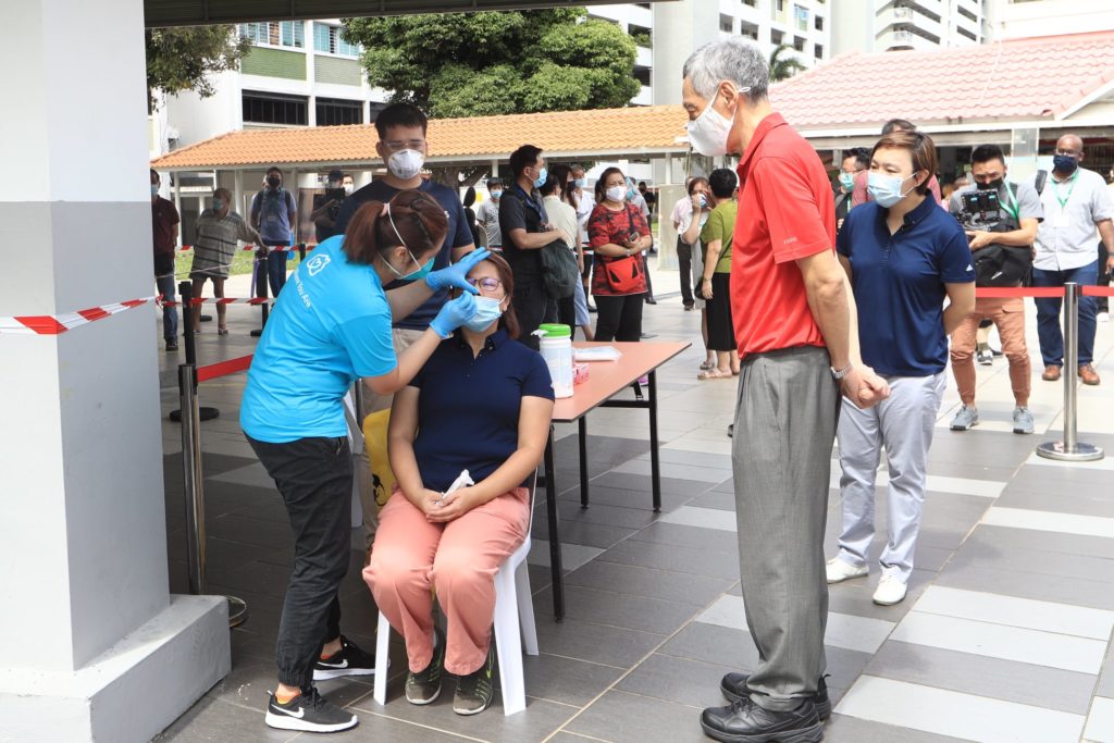 AMK Hawkers & Cleaners Get Covid-19 Tests, PM Lee Says They're Help To ...