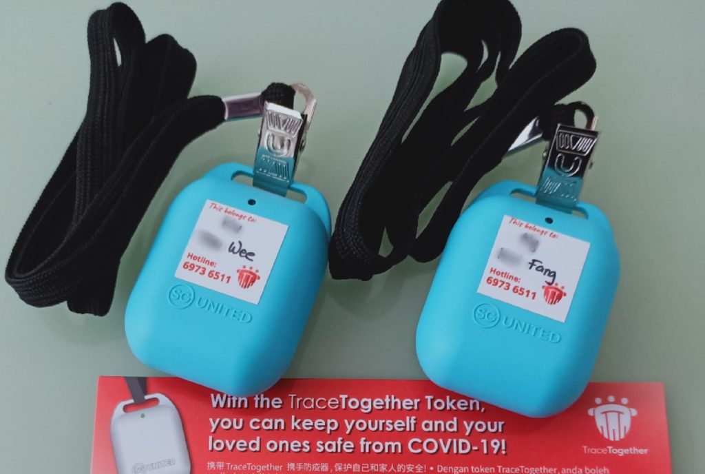 Elderly M’sian Uses Stamp For SafeEntry, Shows Why S'pore's ...