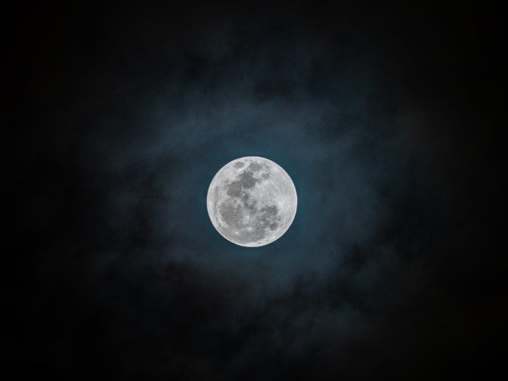 Blue Moon In S'pore Illuminated 31 Oct Sky, 'Twas A Lit Night For ...
