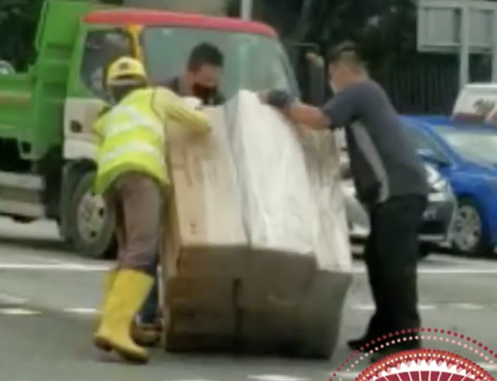 Man Struggles To Move Heavy Load Across Bedok Reservoir Road ...
