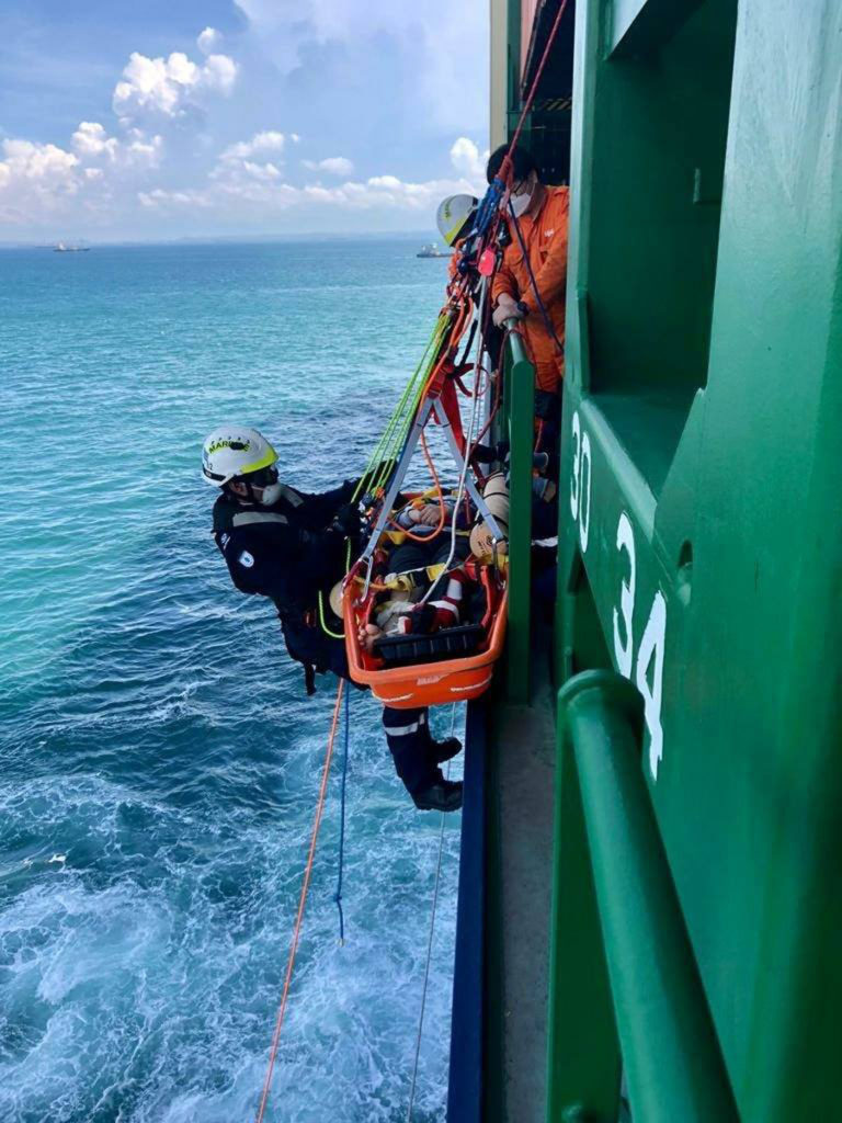 Man Falls From Height On Container Vessel, SCDF Uses Ropes & Pulleys To ...