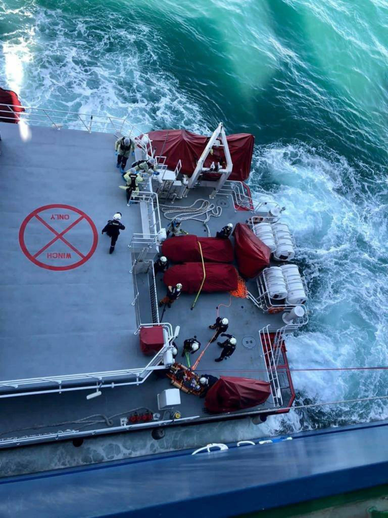 Man Falls From Height On Container Vessel, SCDF Uses Ropes & Pulleys To ...