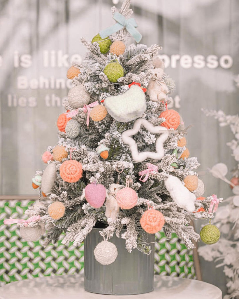 This East Coast Café Is A Winter Wonderland With Enchanting Christmas ...