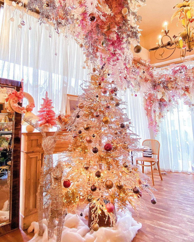 This East Coast Café Is A Winter Wonderland With Enchanting Christmas ...