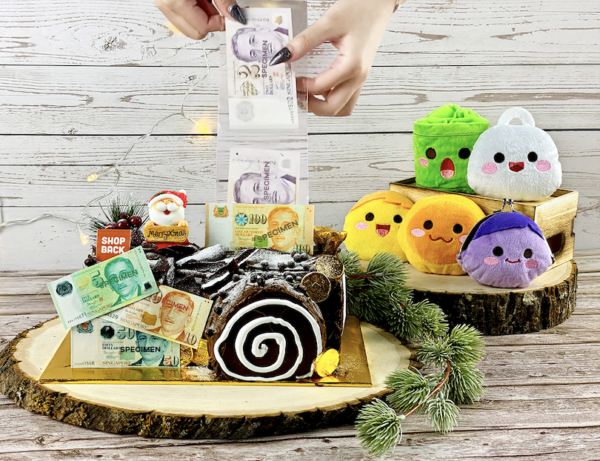 This Log Cake Lets You Pull Money Out From It For A Huat Christmas With ...